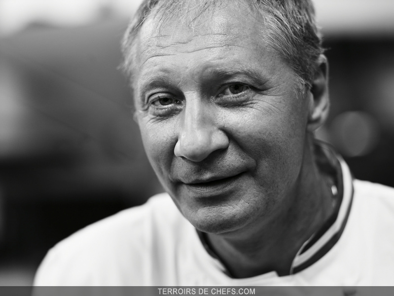 Portrait du grand chef Eric Frechon chef des cuisines de l'hotel ...